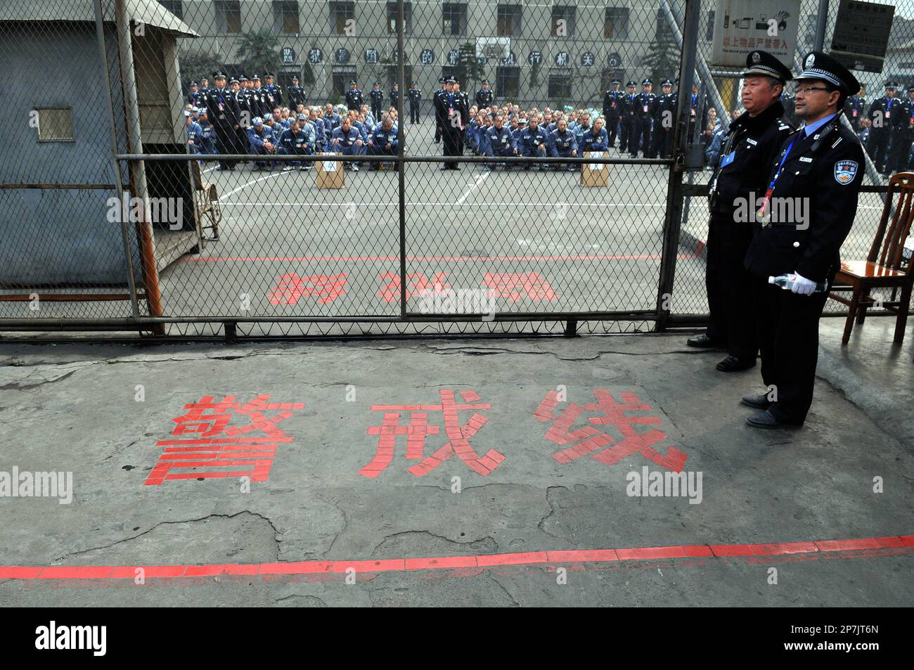 Armed policemen and paramilitary soldiers prepare to escort inmates ...
