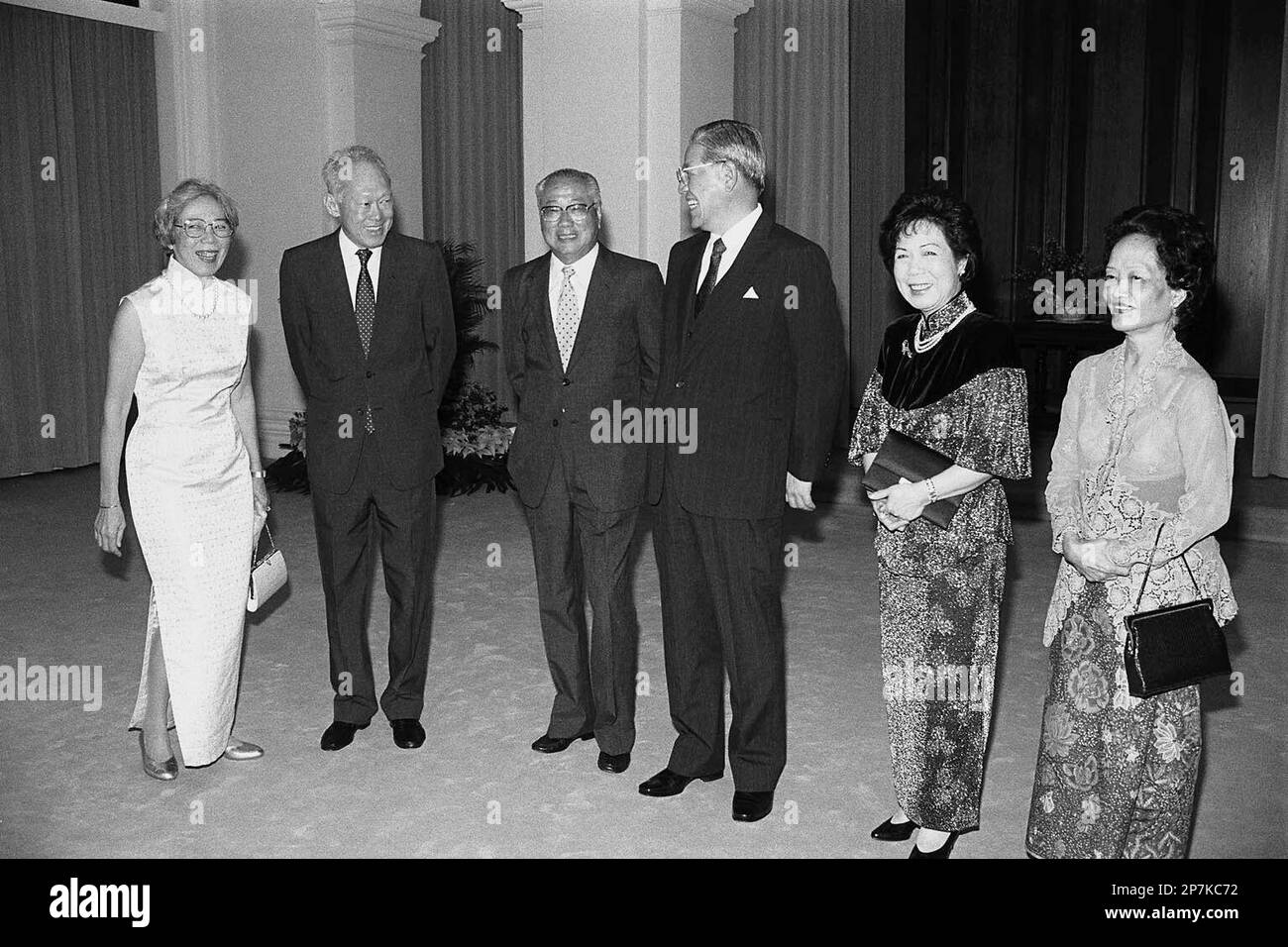 Taiwan President Lee Teng-hui (third from right) sharing a light moment ...