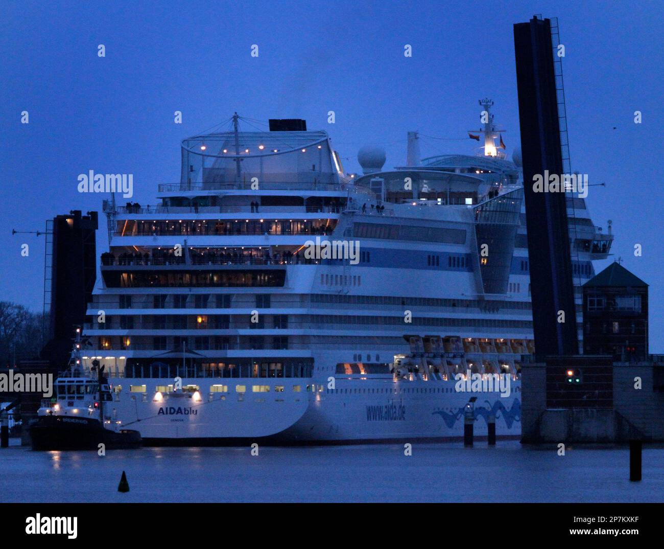 Das Kreuzfahrtschiff 'Aidablu passiert am Freitag, 15. Januar 2010, die ...