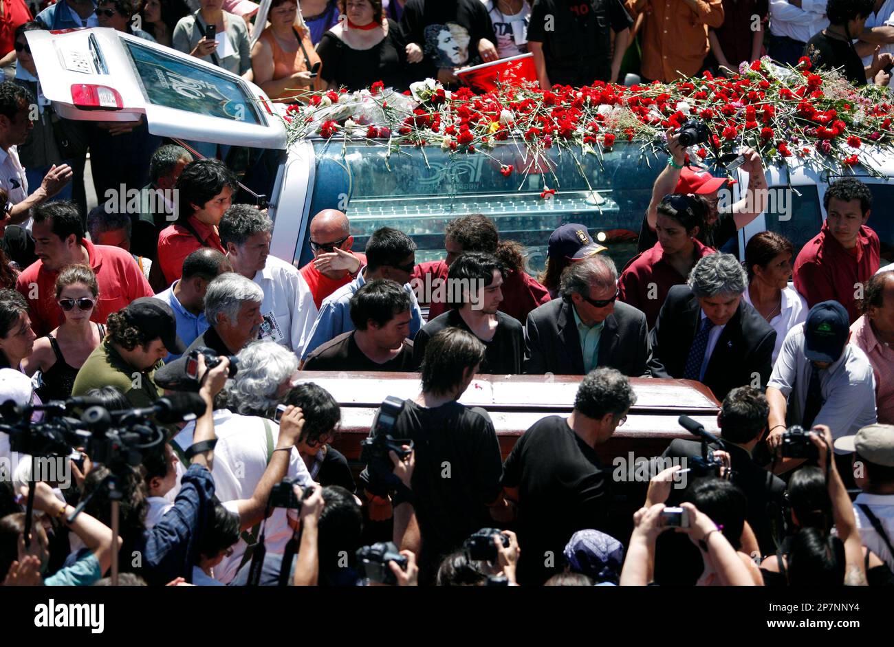 Mourners carry the coffin of Chile's folk singer Victor Jara upon its ...