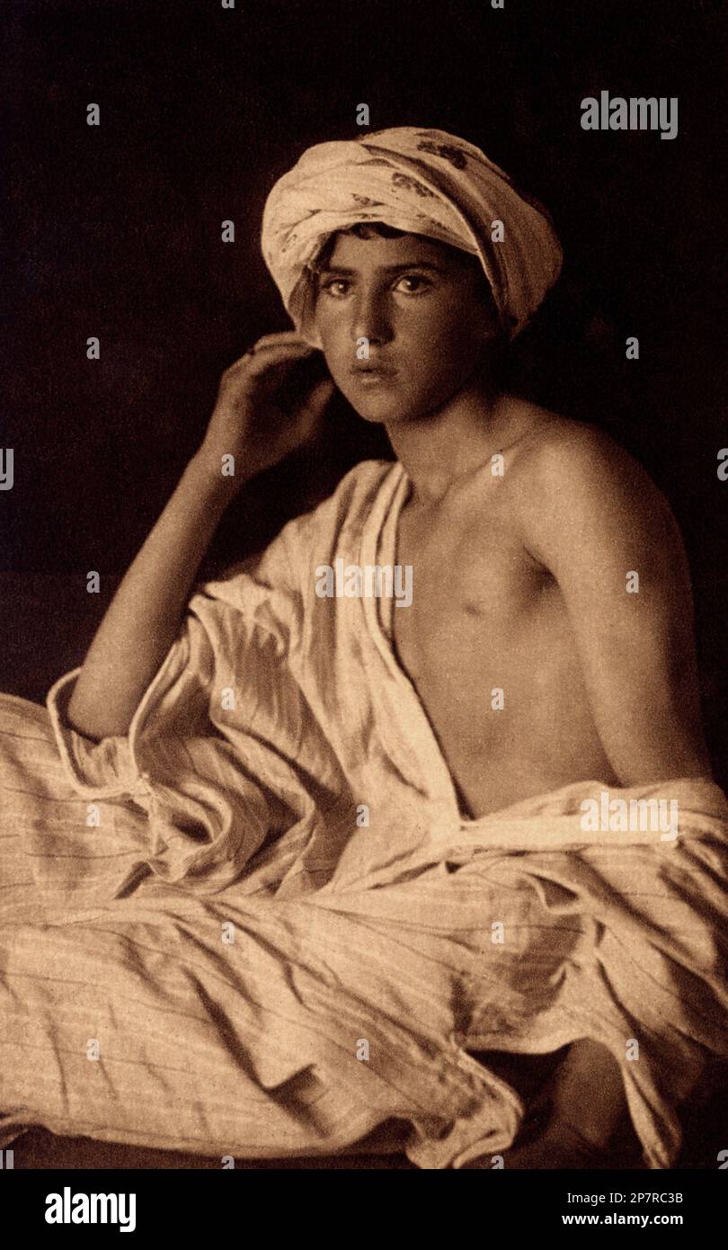 1905 CA , Tunis , Tunisie : photo orientalis d'un garçon tunisien par ...