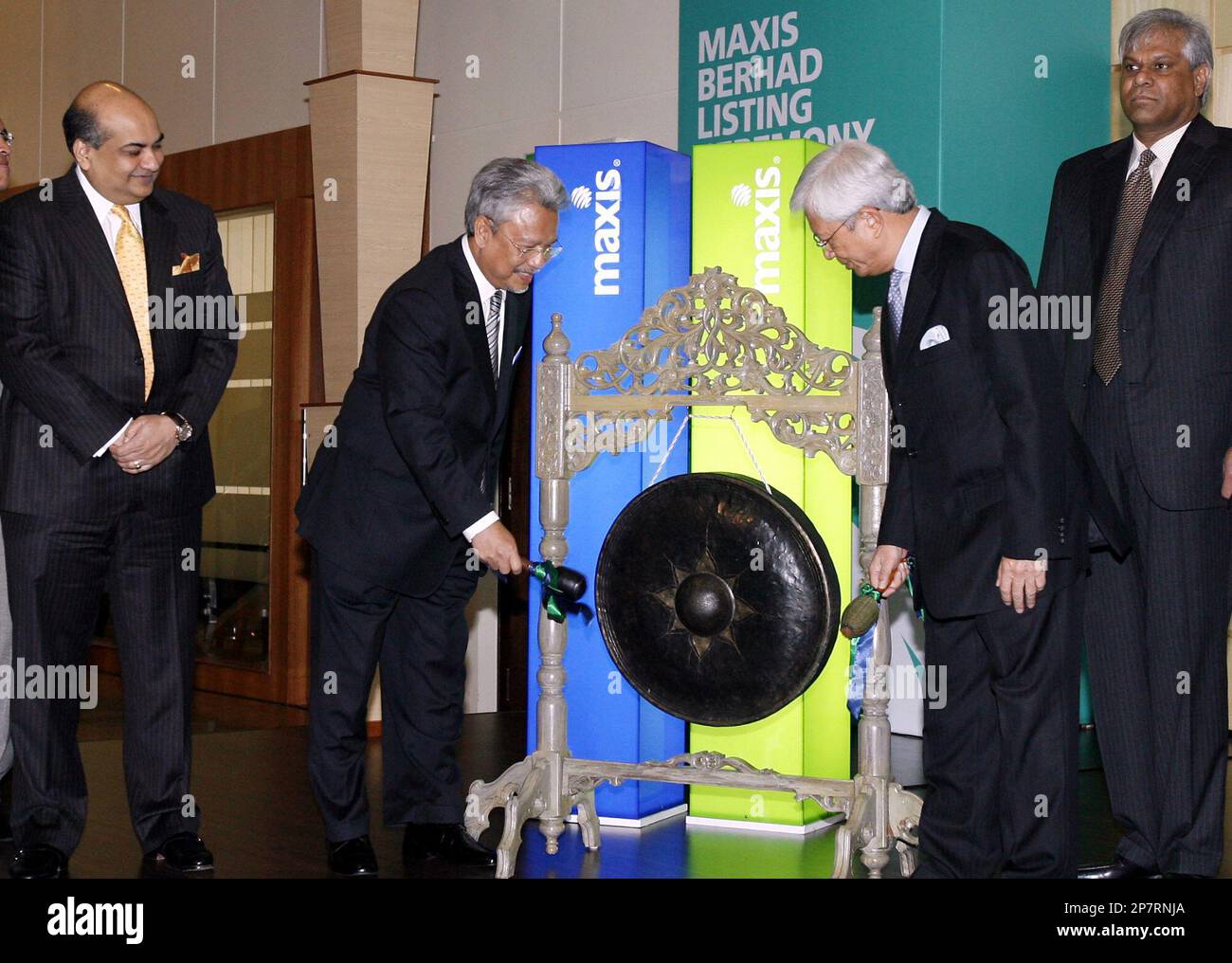 Malaysia's Second Finance Minister Ahmad Husni Hanadziah, second from ...