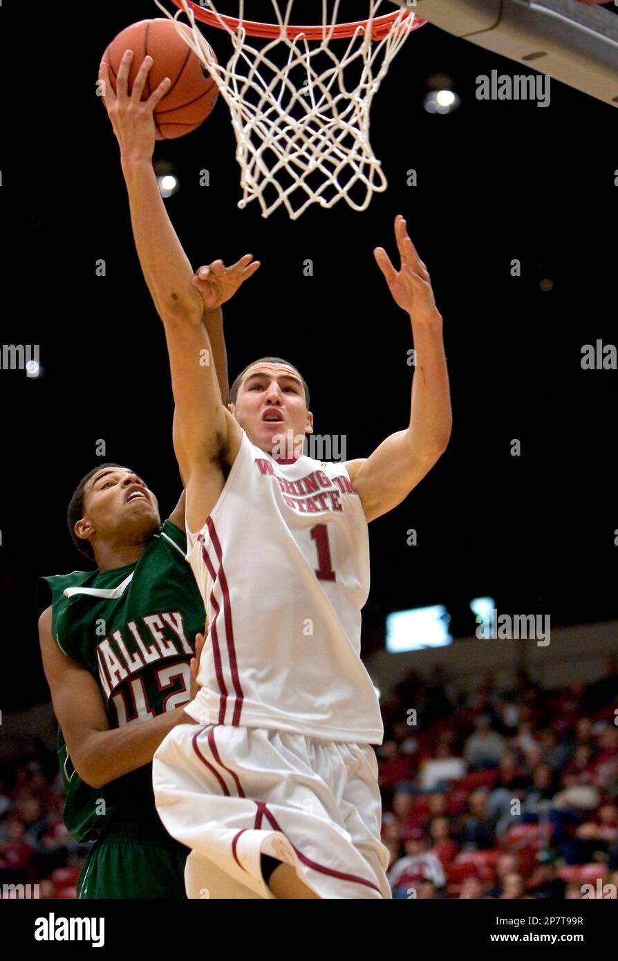 Washington State guard Klay Thompson drives in for a layup while ...