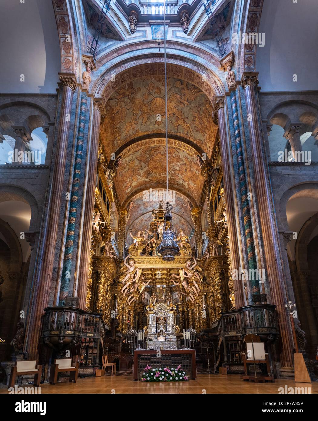 Autel principal à l'intérieur de la cathédrale de Saint-Jacques-de ...