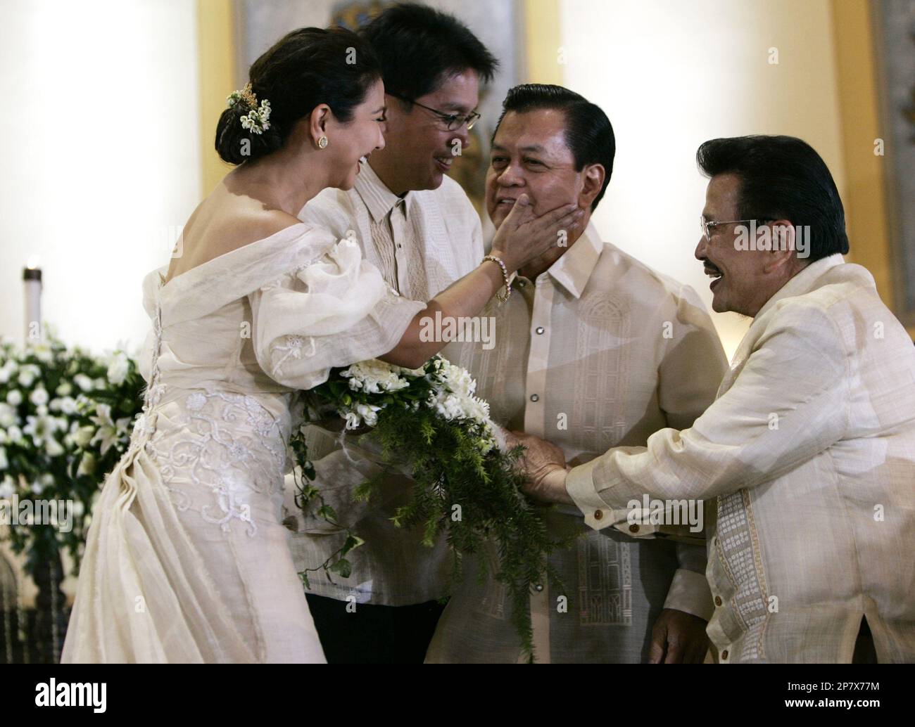 Philippine Senator and now Vice-presidential candidate Manuel "Mar ...