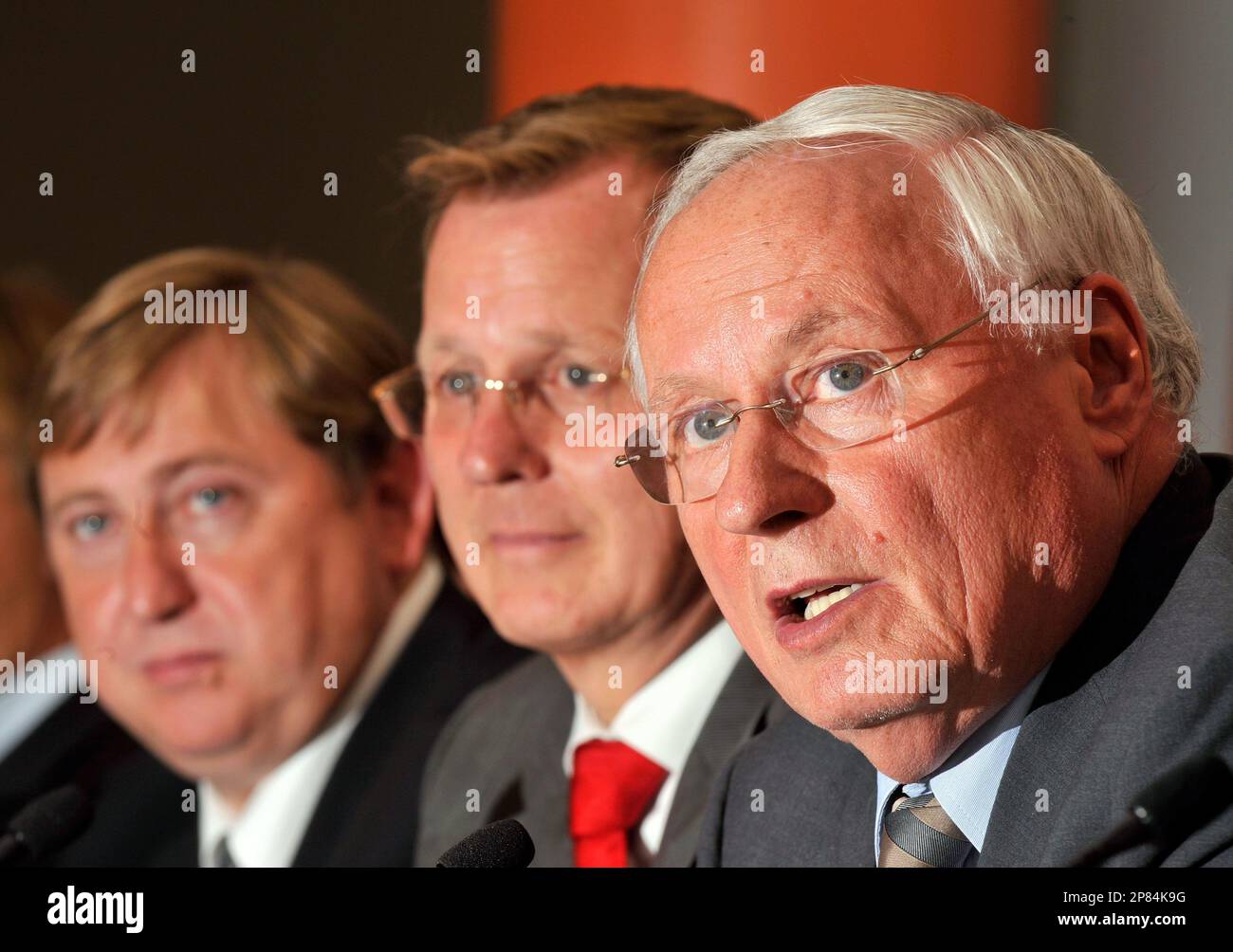 Von links, Andre Hahn, Spitzenkandidat der Partei Die Linke in Sachsen ...