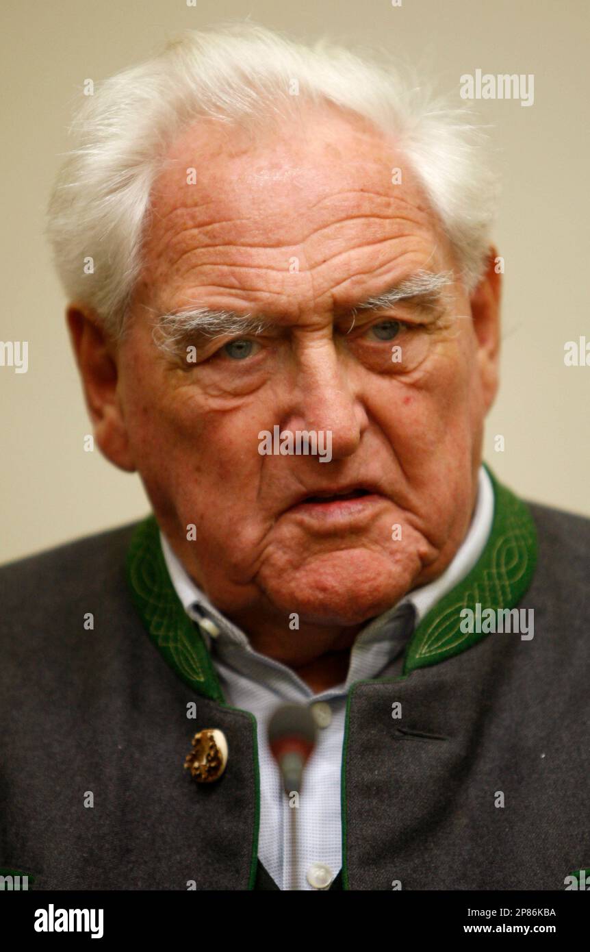 ARCHIV - Der Angeklagte Josef Scheungraber sitzt am 15. September 2008 ...