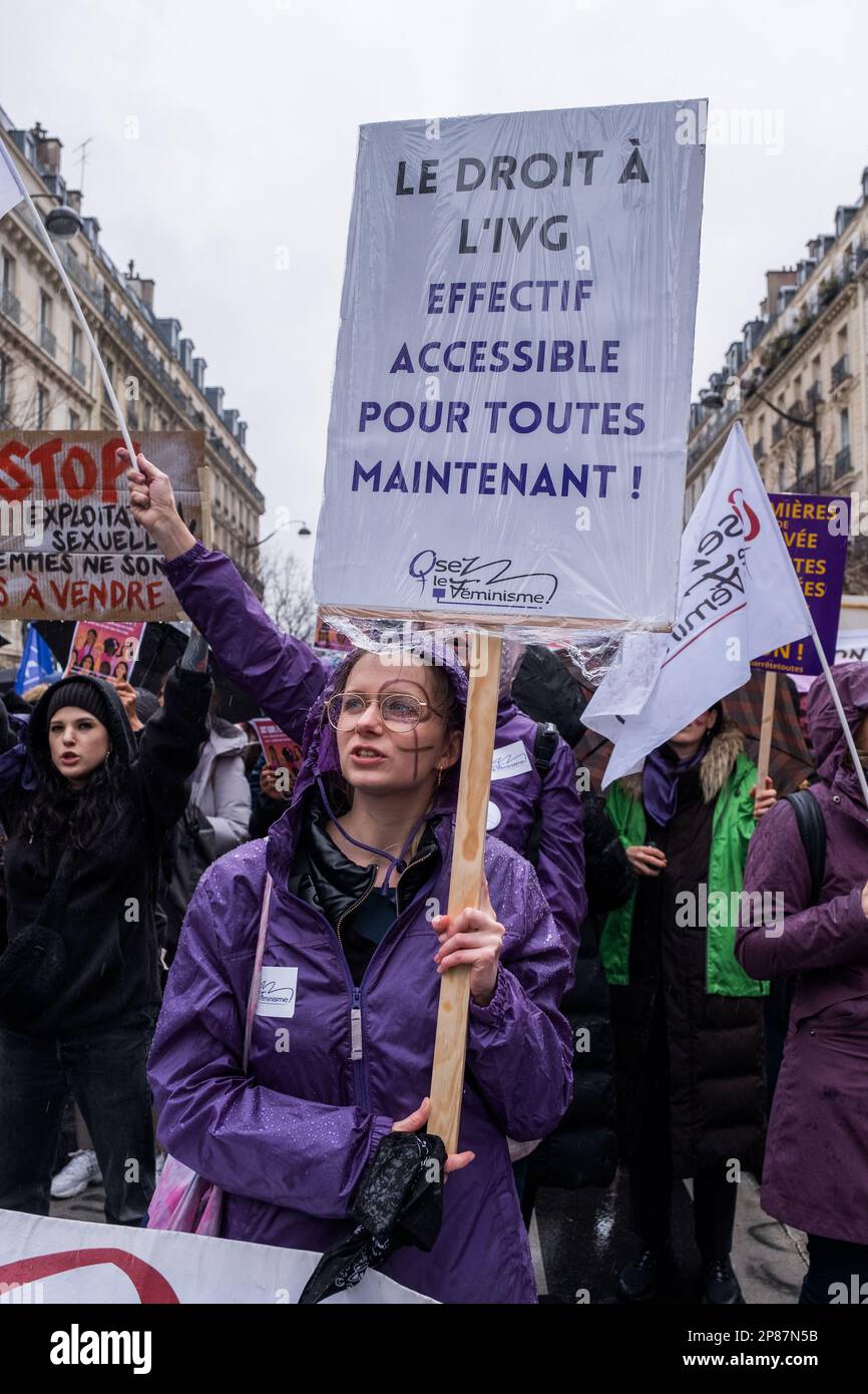 Paris, France. 08th mars 2023. Les femmes participent à un ...