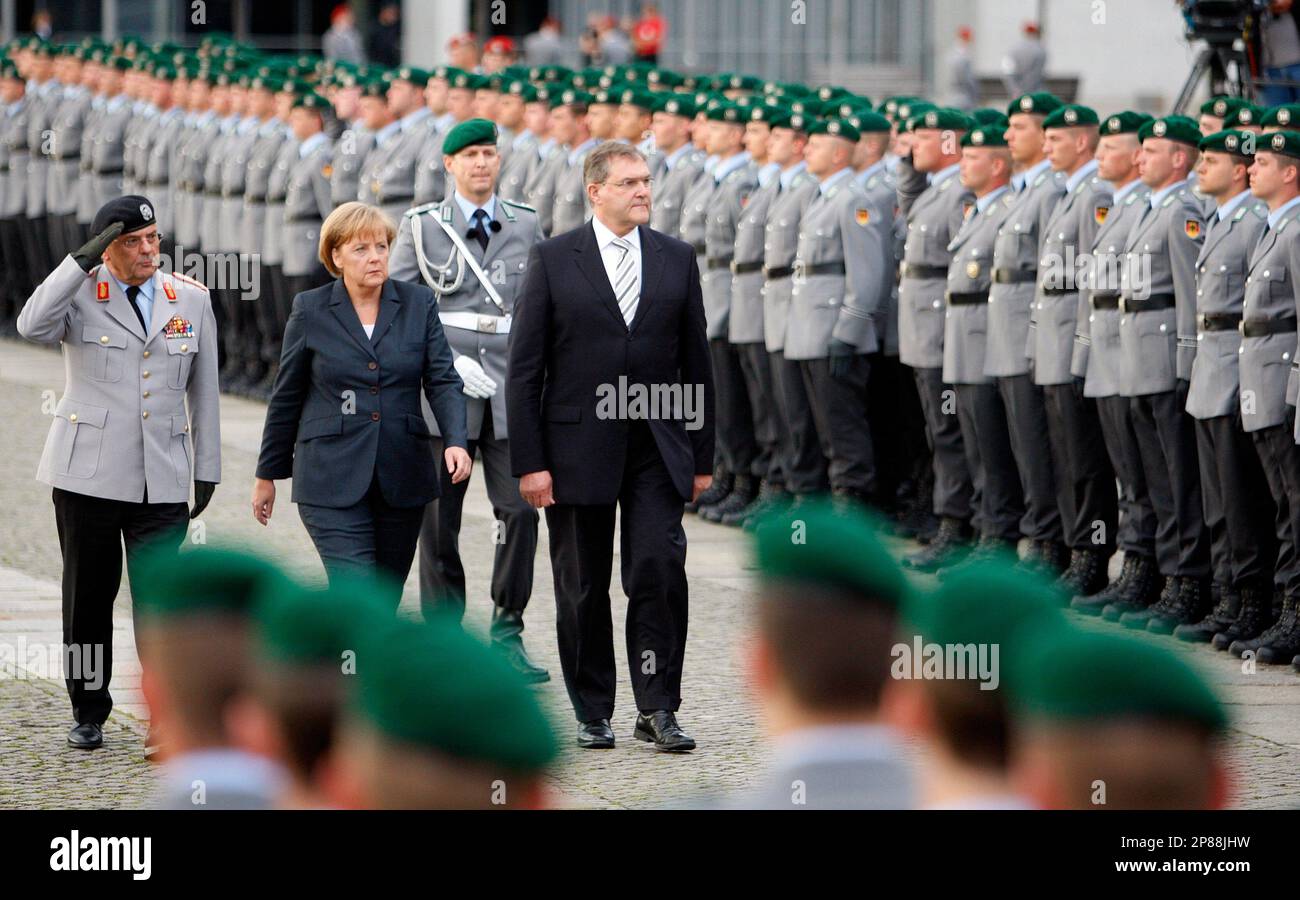 From left, German army Bundeswehr Inspector General Wolfgang ...