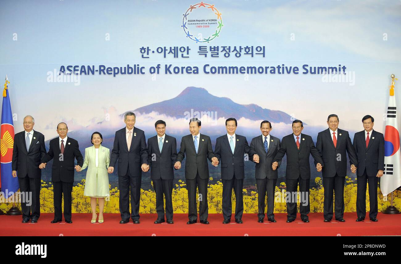 A group of ASEAN leaders, from left, Malaysian Prime Minister Najib ...