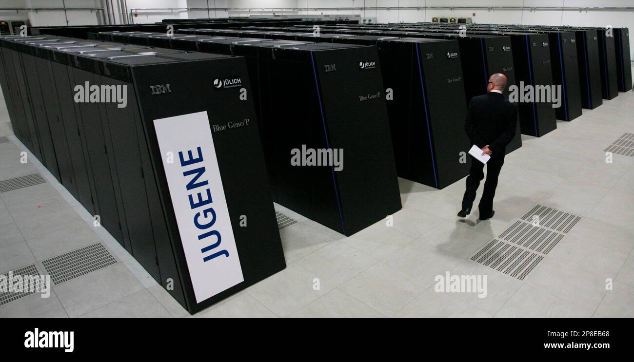 Blick auf den zum Petakomplex (Petaflops Rechenleistung) ausgebauten ...