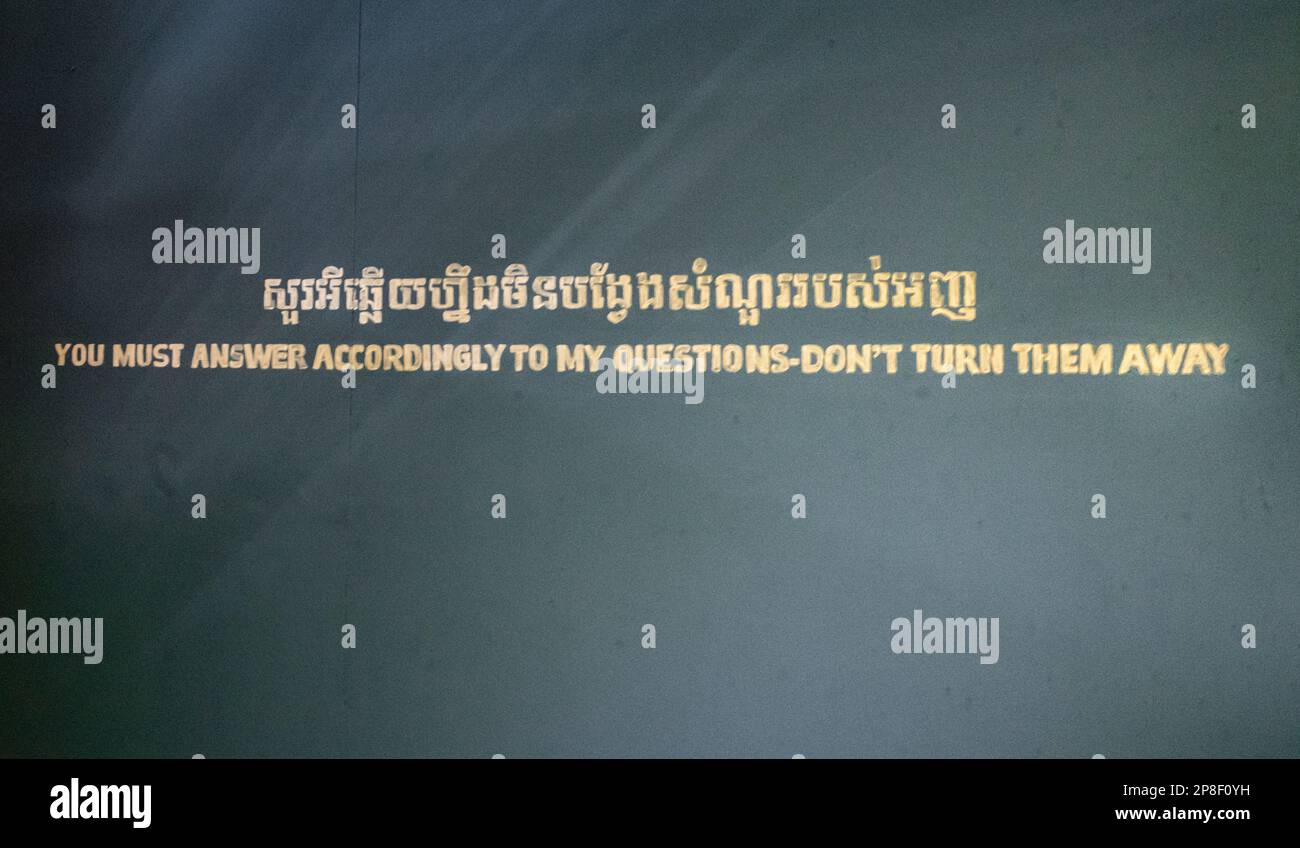 Un slogan torture peint sur un mur dans le célèbre musée de la prison ...