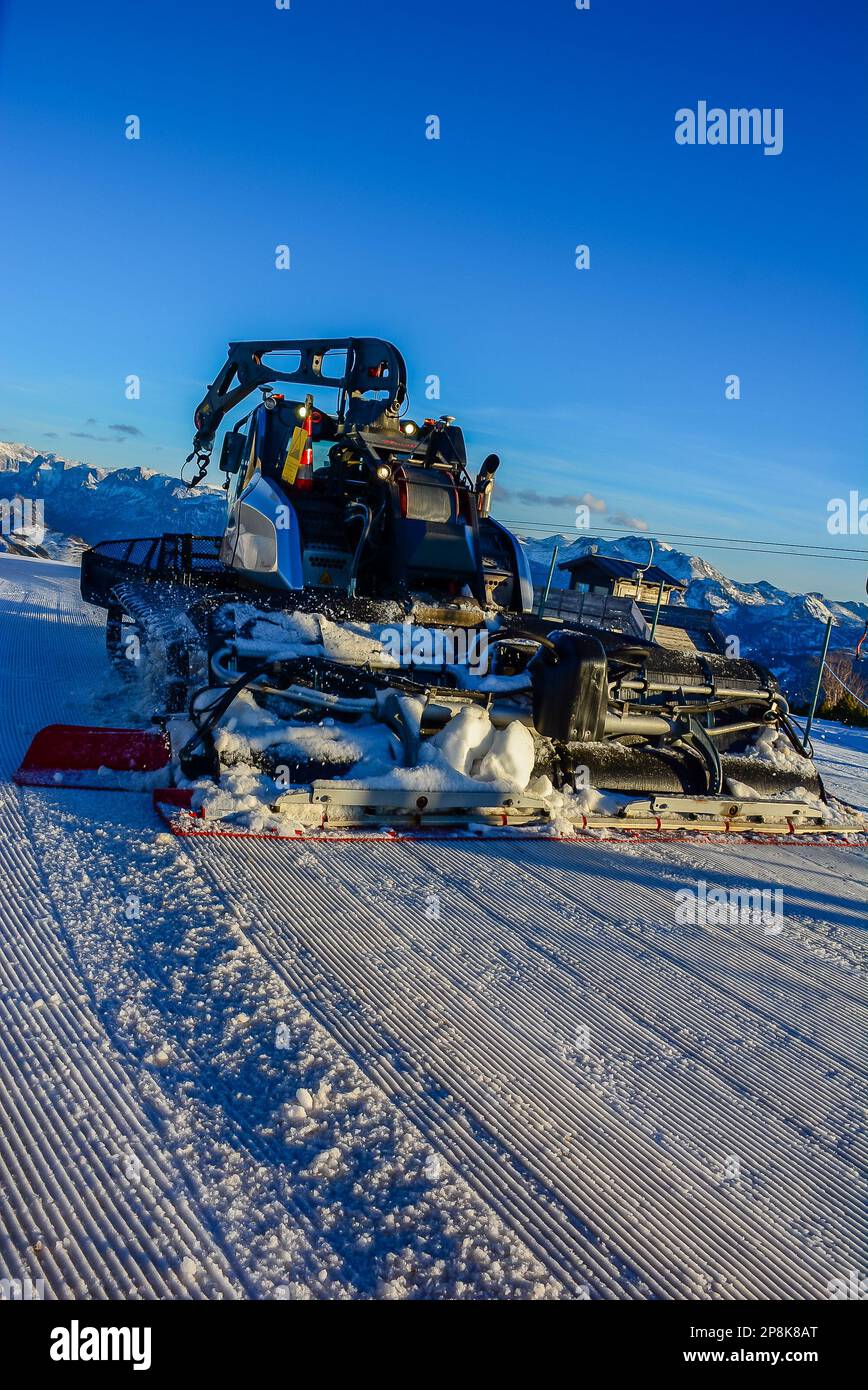 Snowcat machine vehicle snow Banque de photographies et d’images à ...
