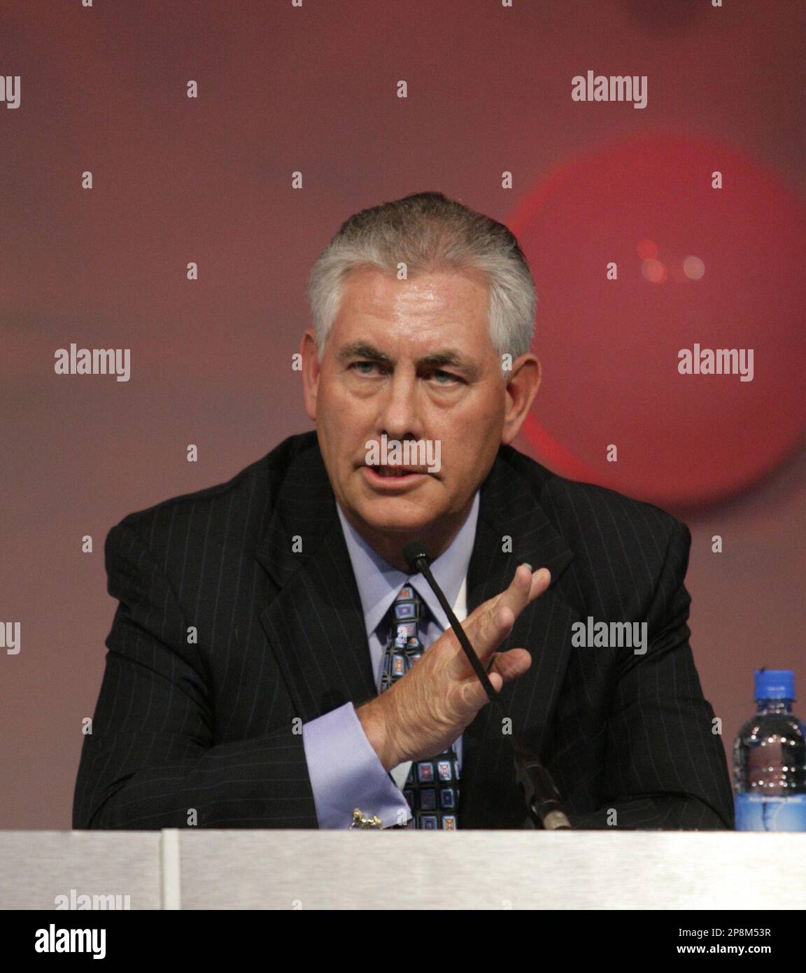 Chairman & CEO of ExxonMobil Corporation Rex Tillerson , talks to the ...