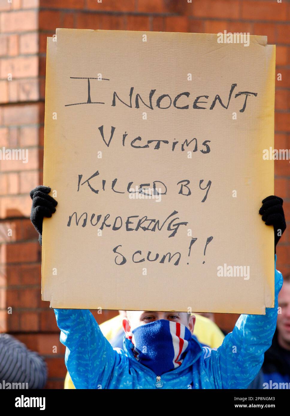 A loyalist protester makes his point as leading Irish Republican, Colin ...