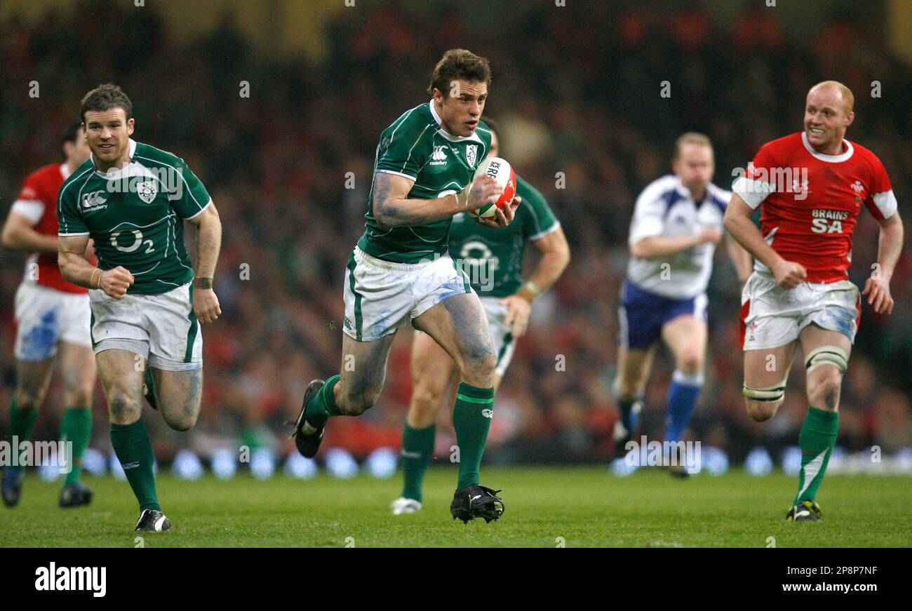 Ireland's Tommy Bowe, center, runs clear of the Welsh defence to score ...
