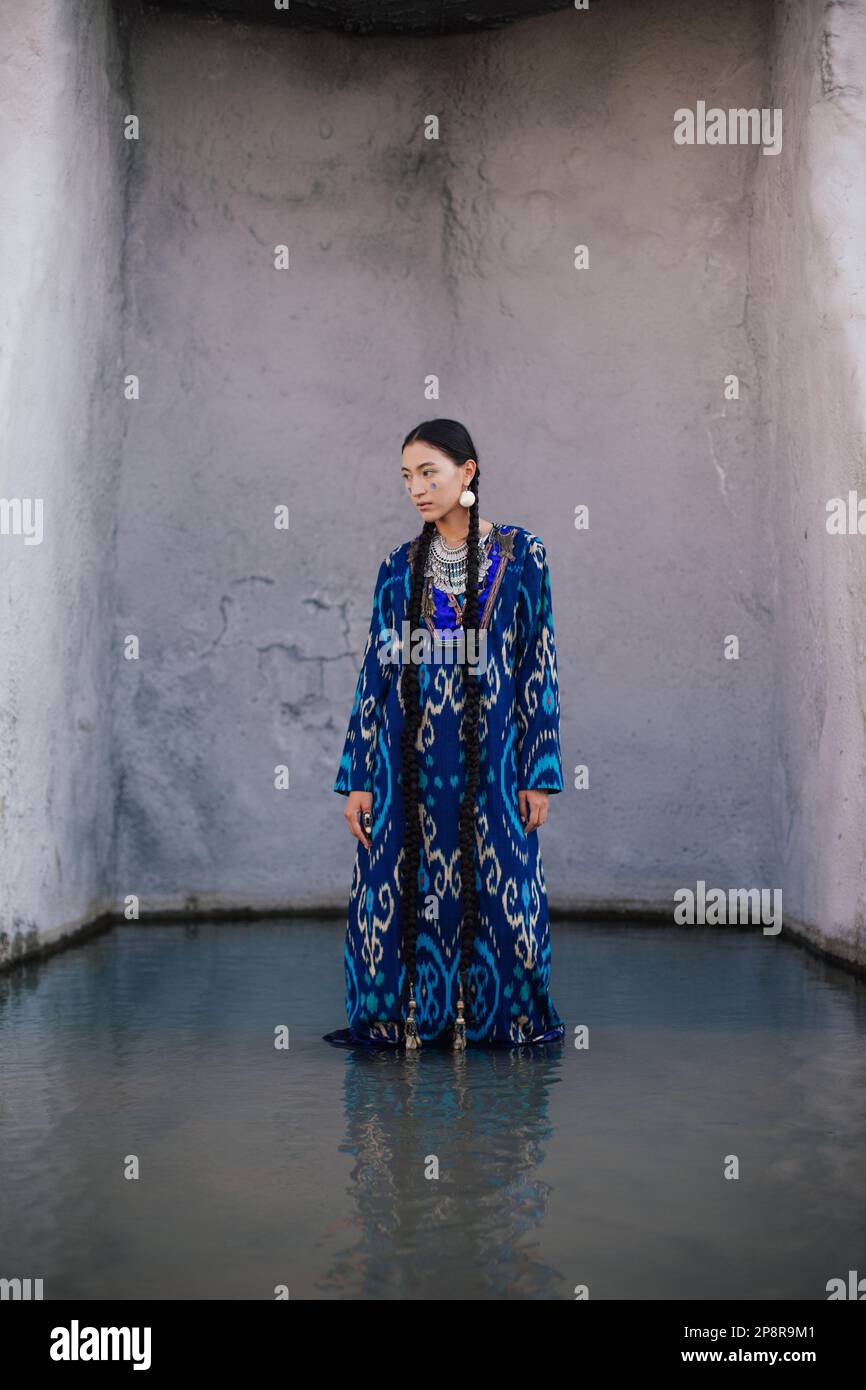 Les vêtements kazakh, portés par le peuple kazakh, sont souvent faits ...