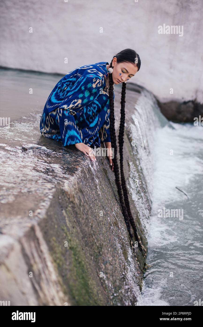 Les vêtements kazakh, portés par le peuple kazakh, sont souvent faits ...