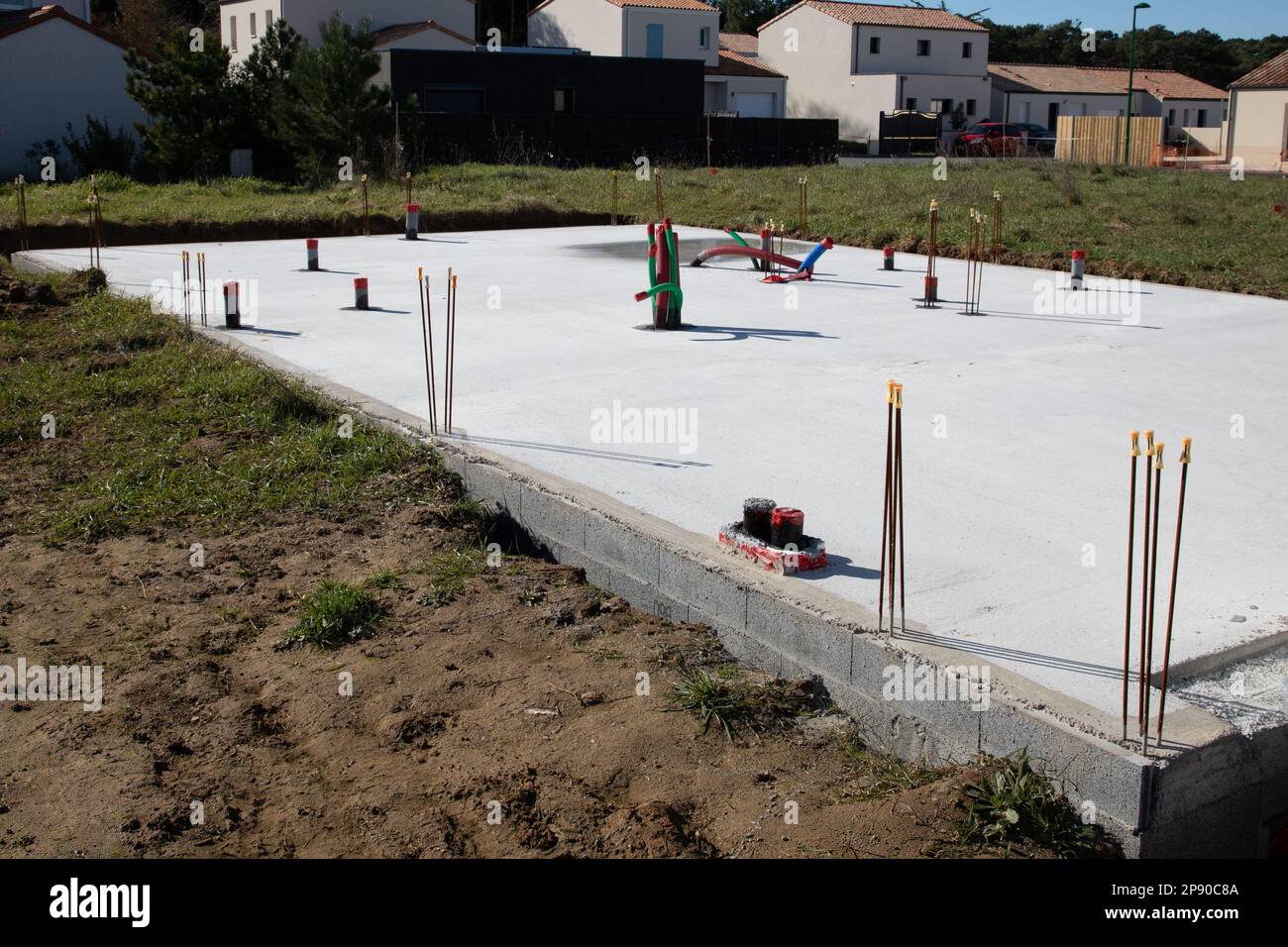 dalle de béton gris de maison en cours de construction nouveau concept ...