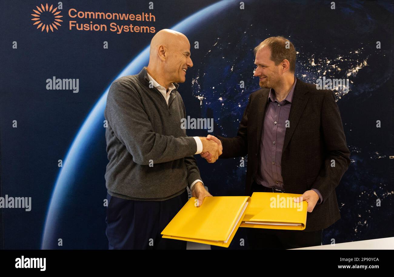 IMAGE DISTRIBUTED FOR LAPRESSE - ENI's CEO, Claudio Descalzi and CFS's CEO Bob Mumgaard, on ...