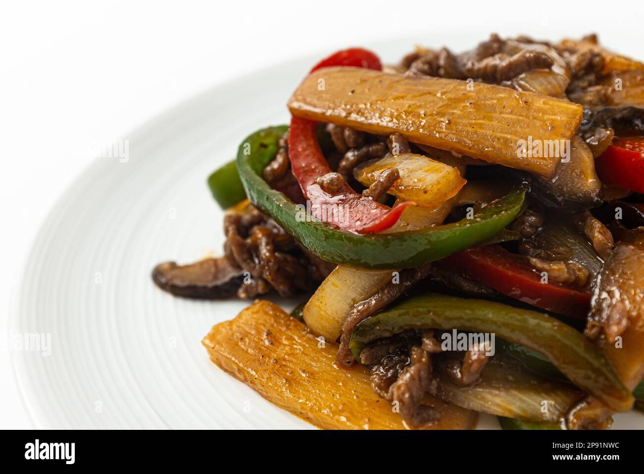 culture alimentaire chinoise. Viande et légumes sautés de style chinois ...