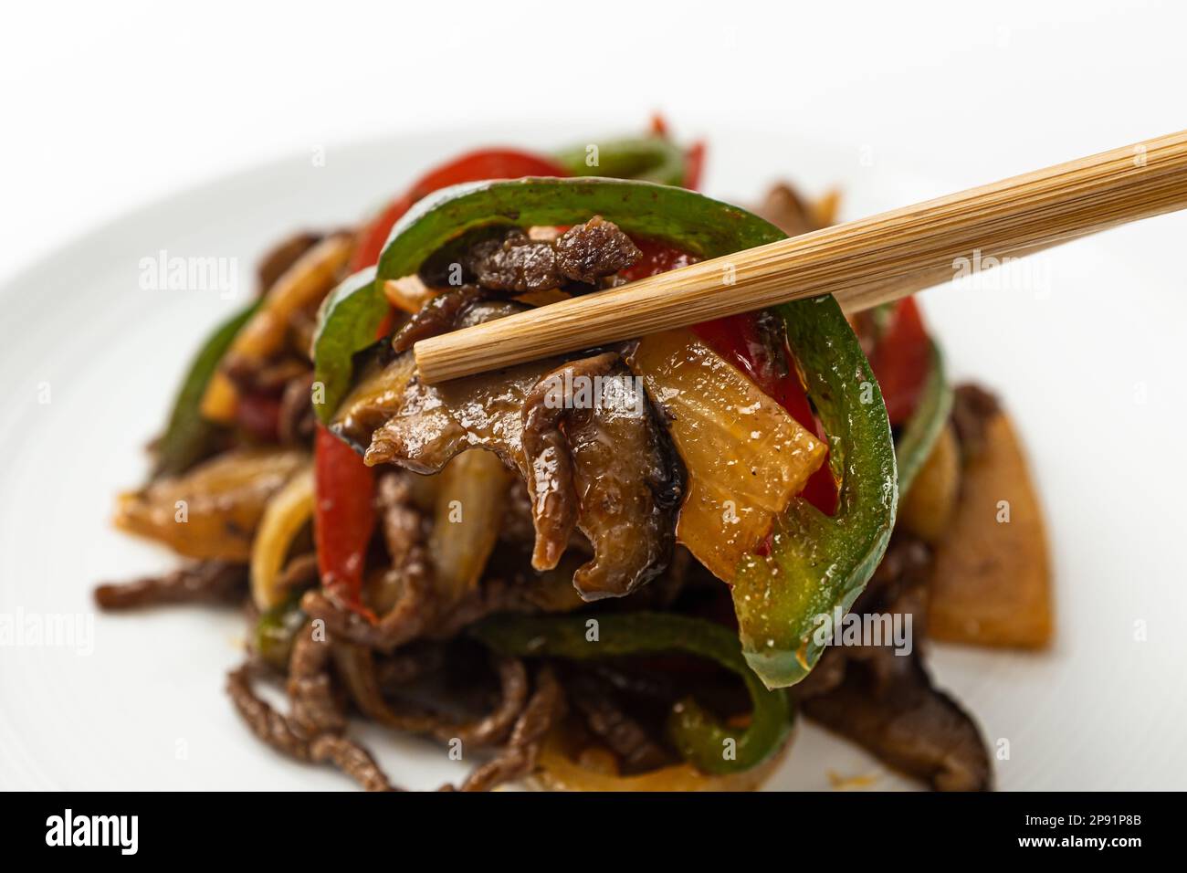 culture alimentaire chinoise. Viande et légumes sautés de style chinois ...