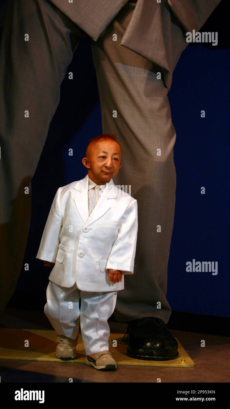 The world's shortest man alive and certified by Guinness World Records ...