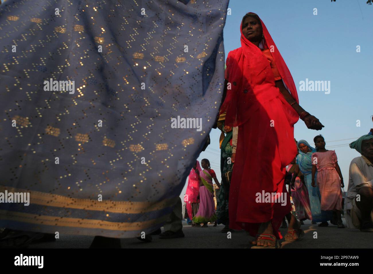 Hindu women arrive at Sangam, the confluence of rivers Ganges, Yamuna ...