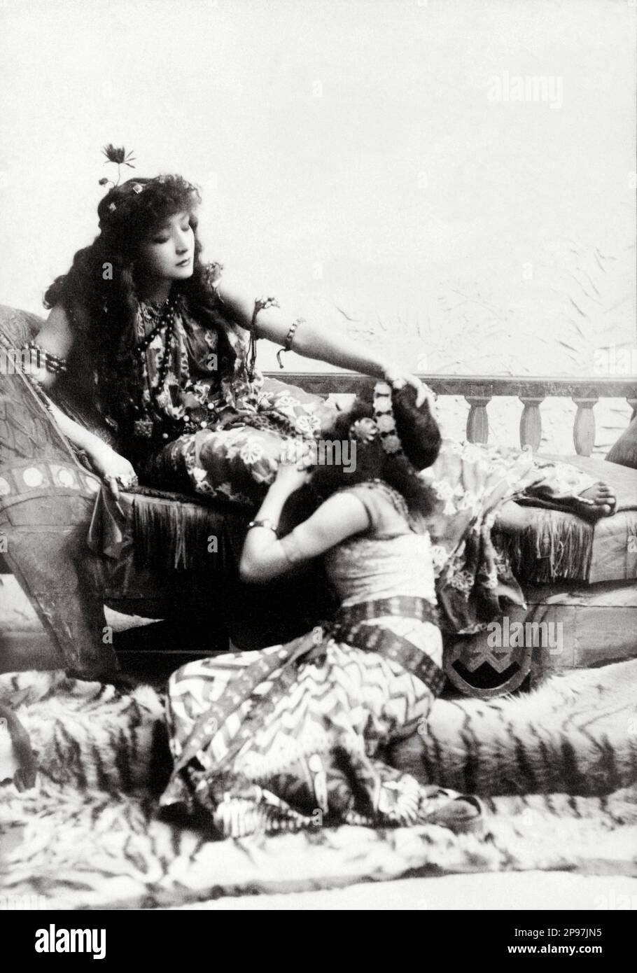 1880 , New York , Etats-Unis : la plus célèbre actrice de théâtre ...