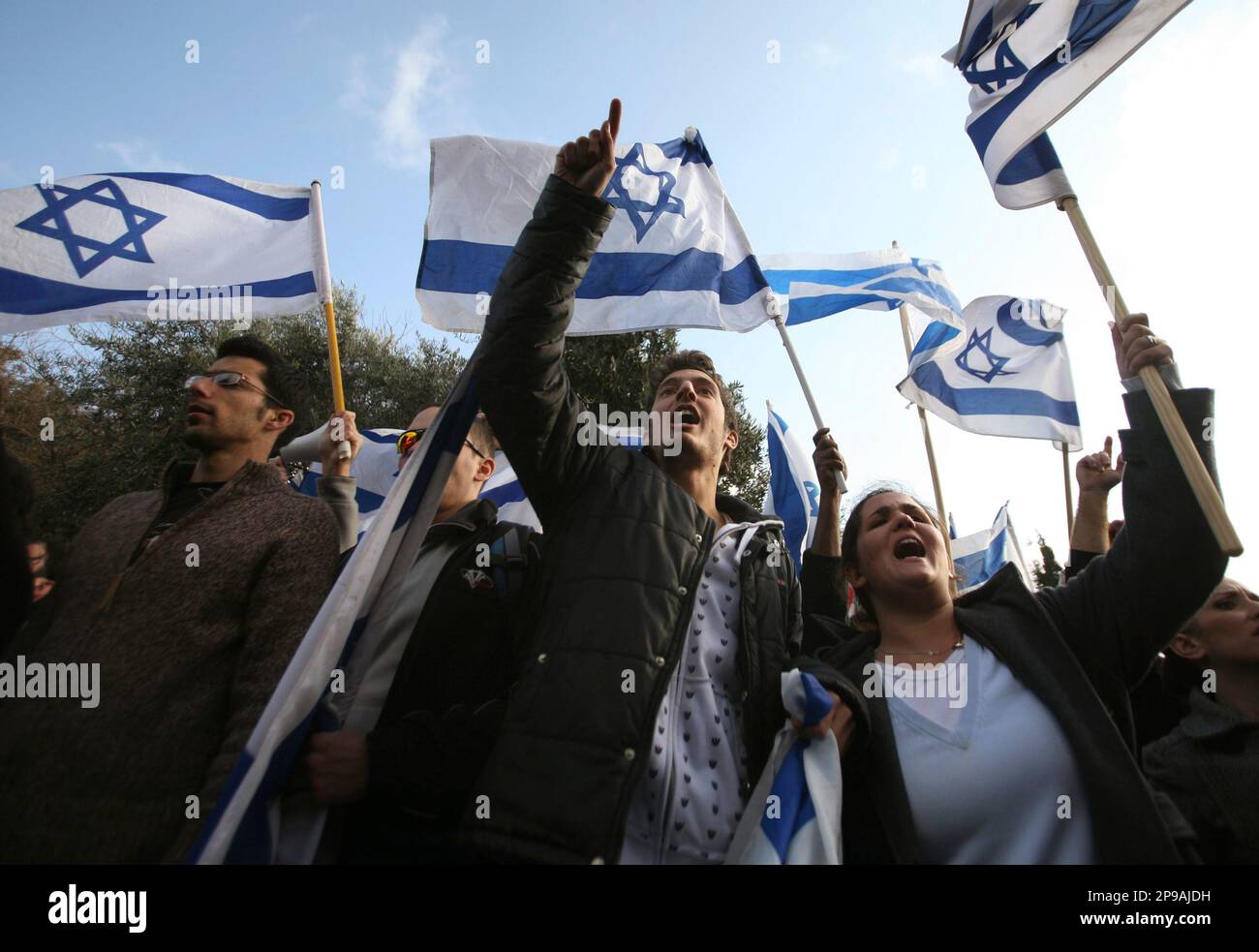 Pro-Israeli students chant slogans as they take part in a protest ...