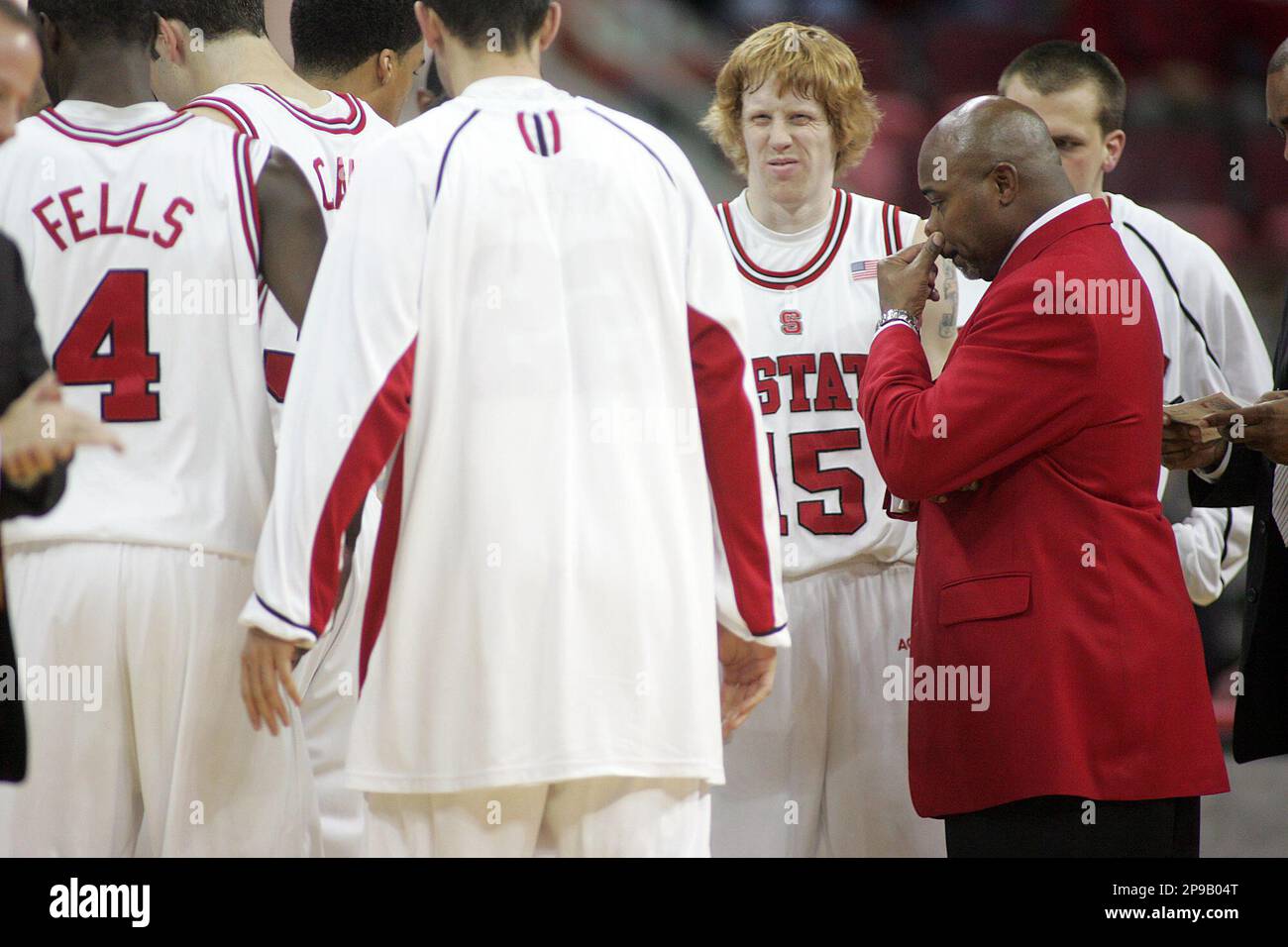 North Carolina State's coach Sidney Lowe ,right, talks with players ...