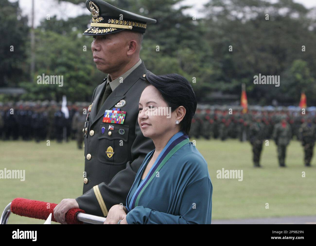 Philippine President Gloria Macapagal Arroyo, with Armed Forces Chief ...