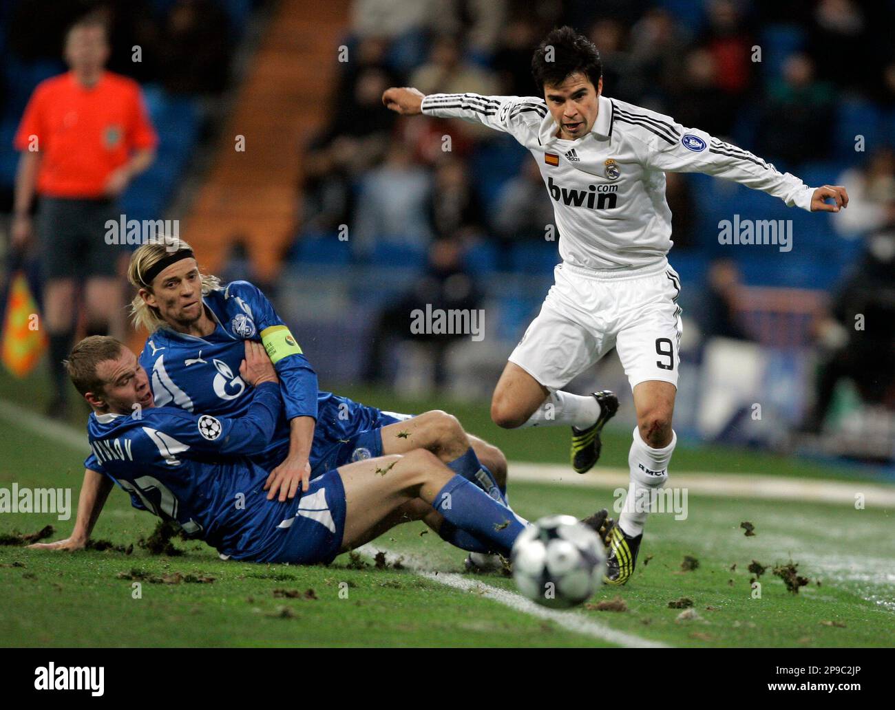 Real Madrid's Javier Saviola, from Argentina, right, fights for the ...