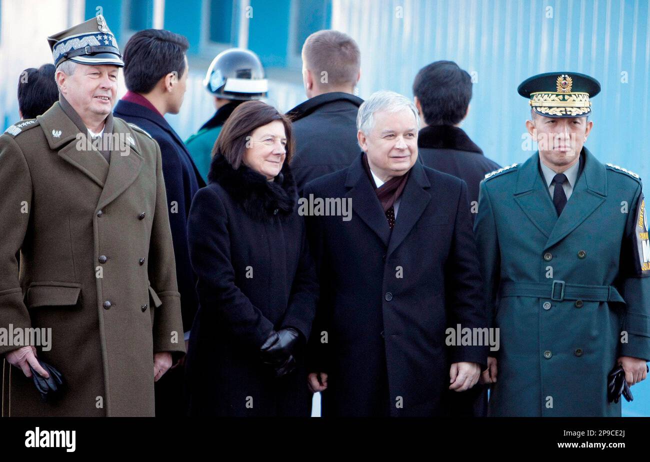 Poland's President Lech Kaczynski, second from right, his wife Maria ...