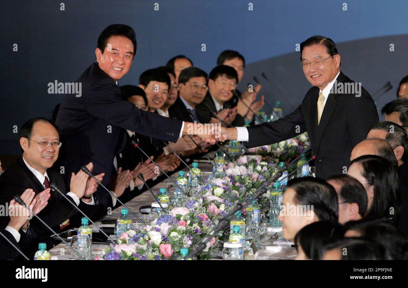 China's top negotiator with Taiwan, Chen Yunlin, standing at left ...