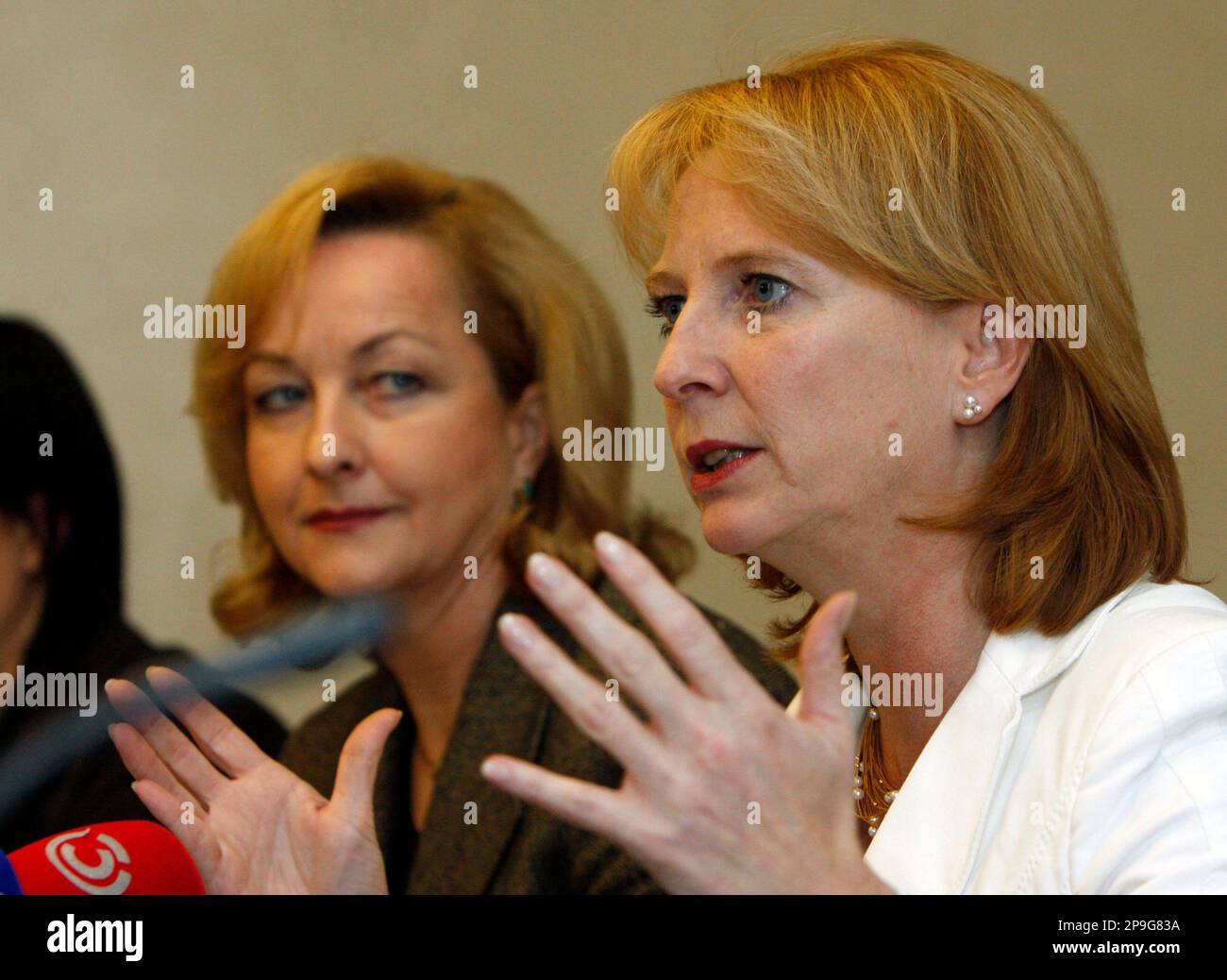 Innenministerin Maria Fekter von der OEVP und die ...