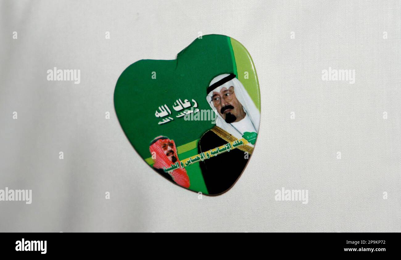 A Saudi young wears a pin with a picture of King Abdullah bin Abdul ...
