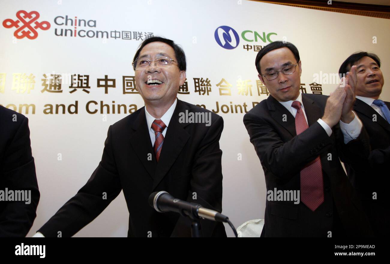 Chang Xiaobing, Chairman and CEO of China Unicom, second right, and Zuo ...