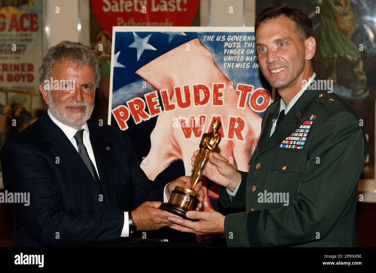 Academy of Motion Picture Arts and Sciences president Sid Ganis, left ...