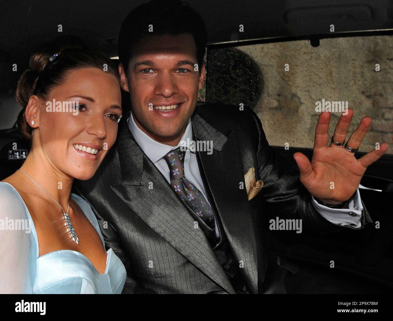 Fussball-Nationalspieler Michael Ballack, rechts, und seine Ehefrau ...