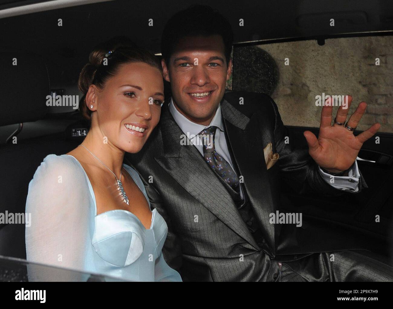 Fussball-Nationalspieler Michael Ballack, rechts, und seine Ehefrau ...