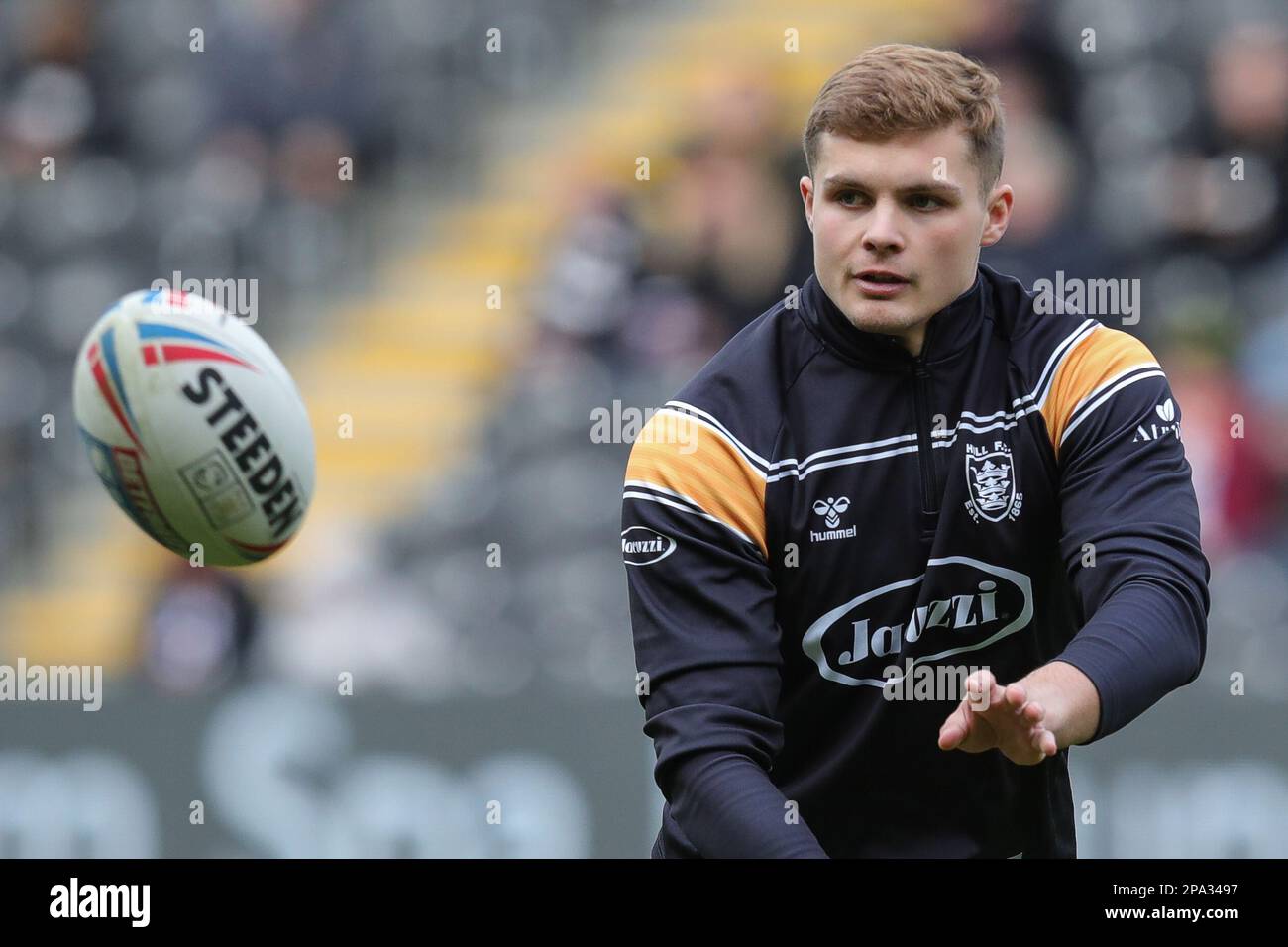 Cameron Scott #17 de Hull FC pendant le match pré-échauffement avant le ...