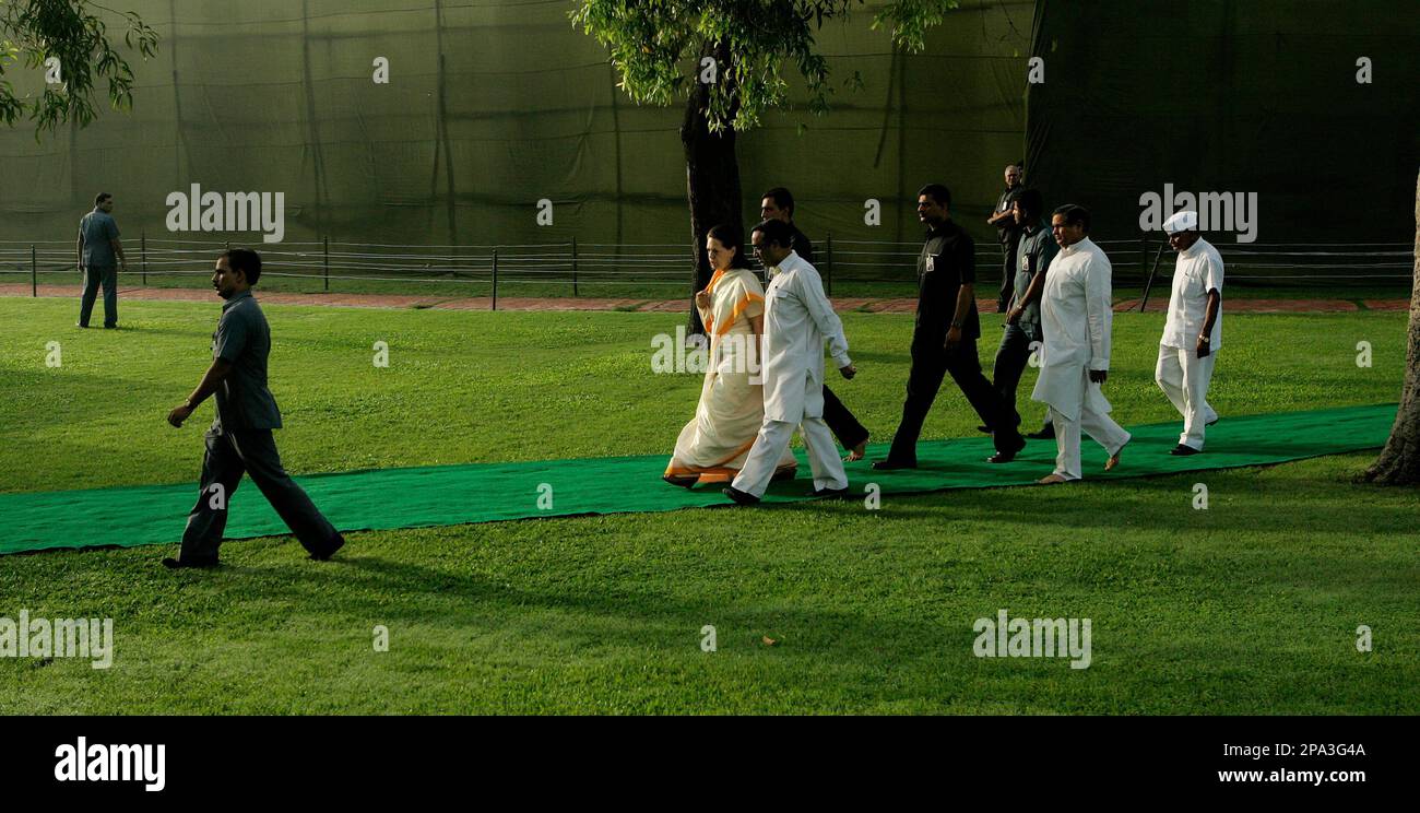 Ruling United Progressive Alliance chairperson Sonia Gandhi, center ...