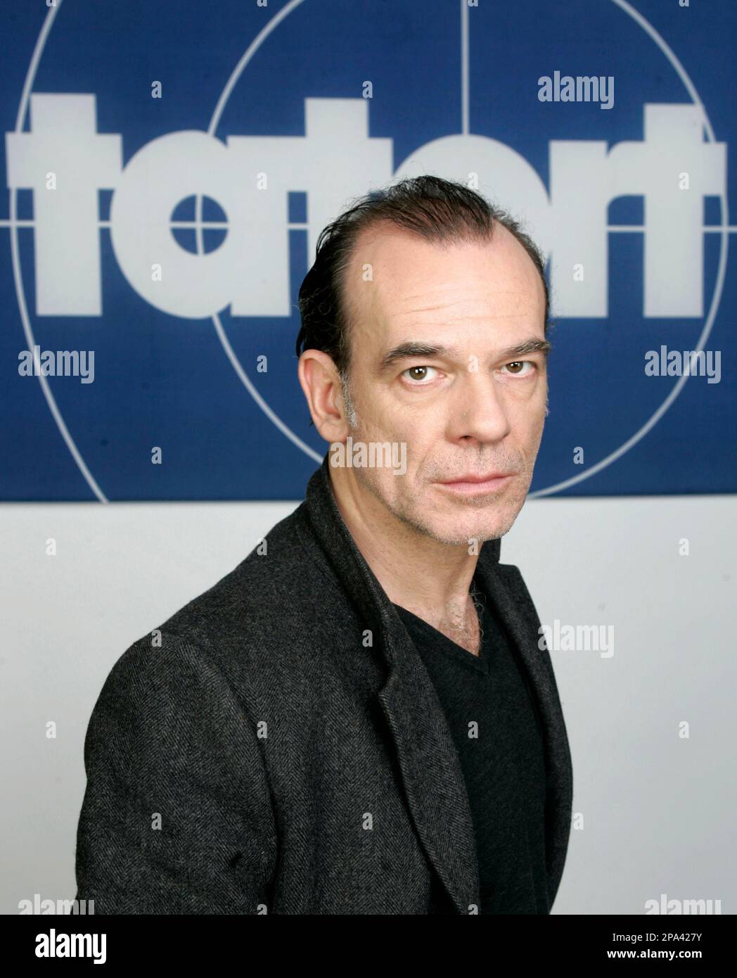 ** ARCHIV ** Schauspieler Martin Wuttke posiert am Dienstag, 18. Maerz ...