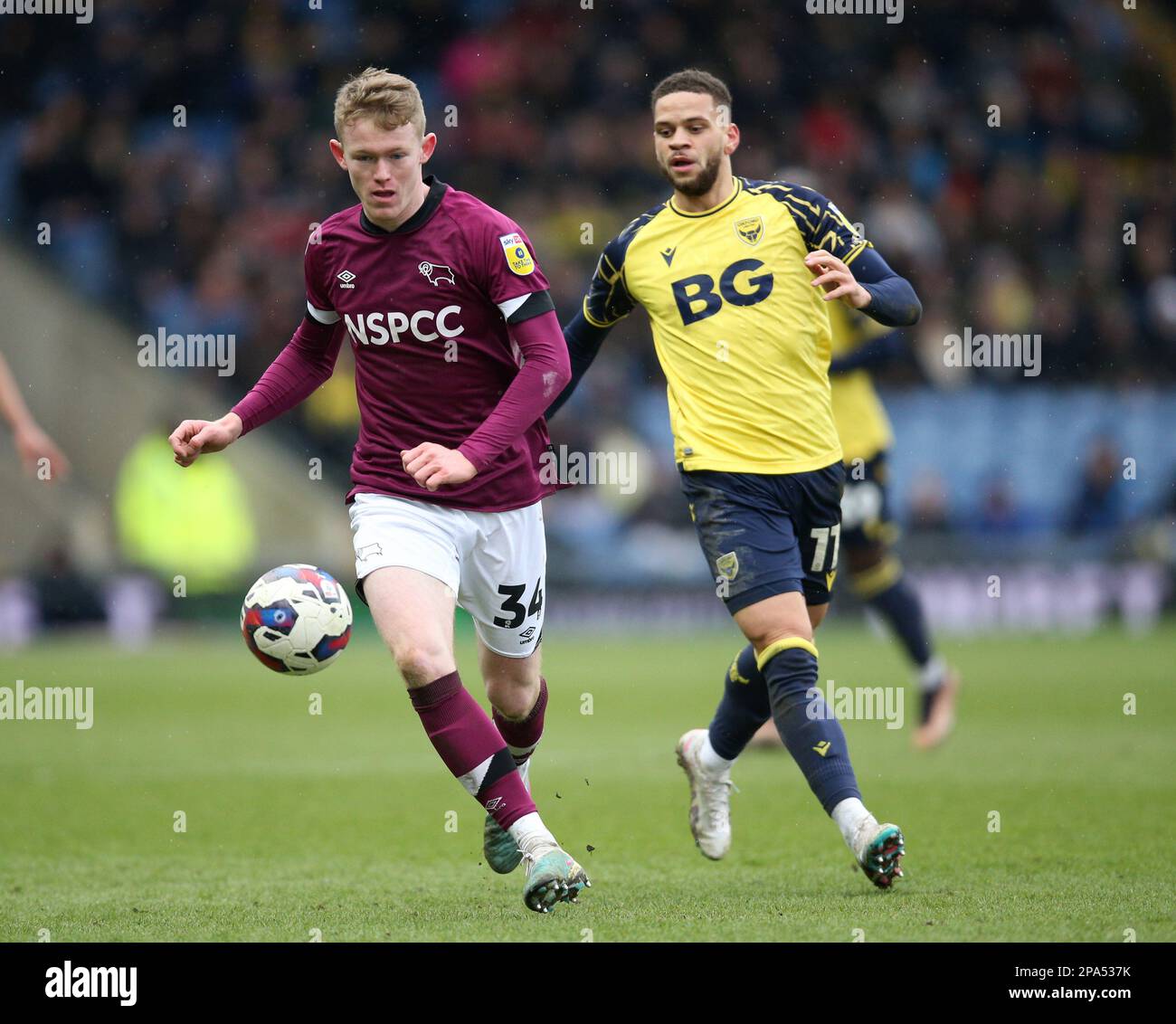 Jake Rooney (à gauche) du comté de Derby et Marcus Browne d'Oxford ...