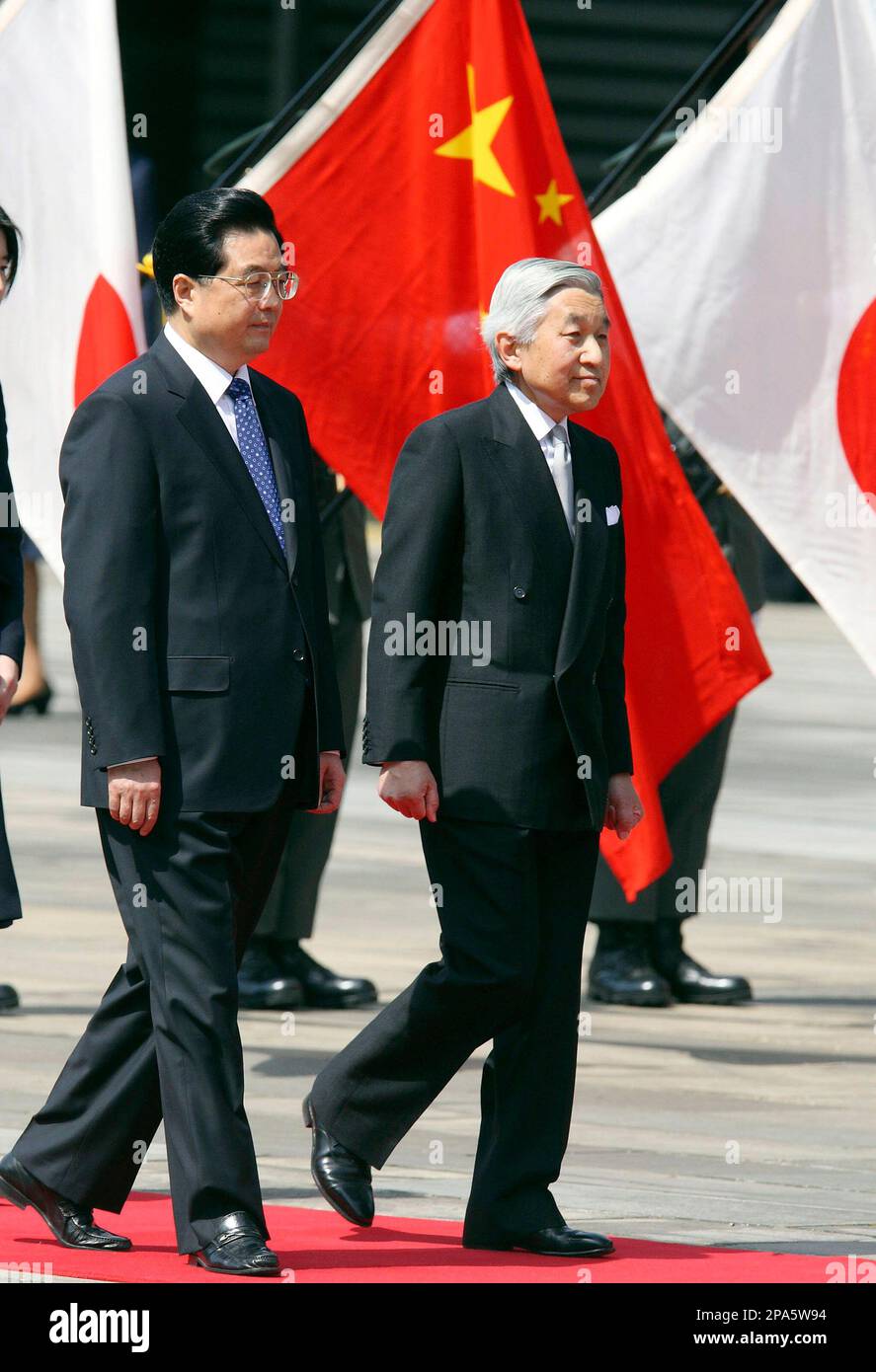 Chinese President Hu Jintao, left, and Japan's Emperor Akihito arrive ...