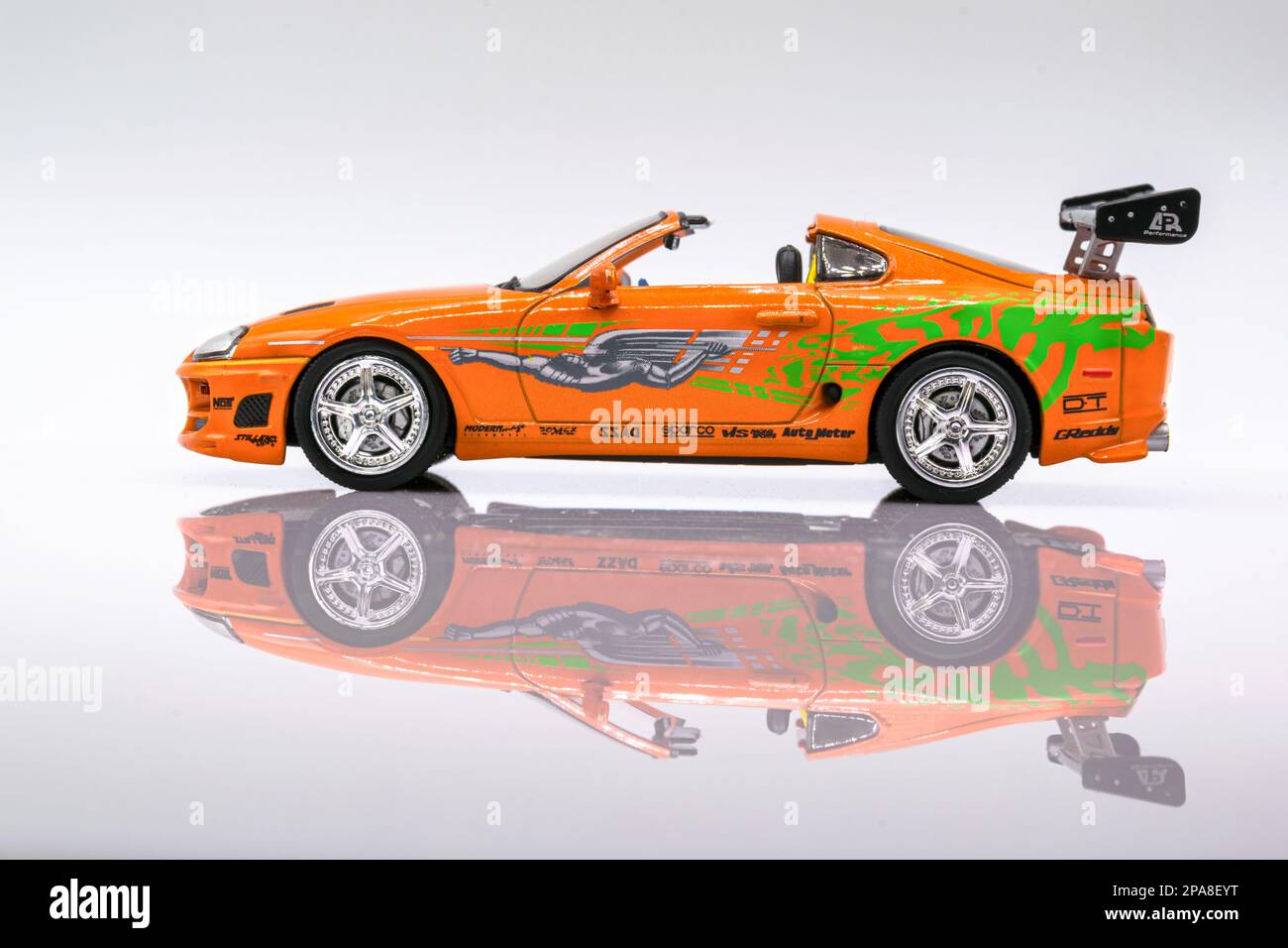 Fast&Furious Toyota supra Mark IV modèle 1:43, vue latérale, fond blanc ...