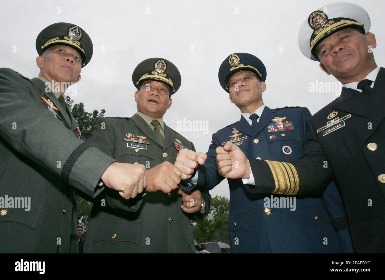 From left, Philippine Army Chief LT.Gen. Alexander Yano, Philippine ...