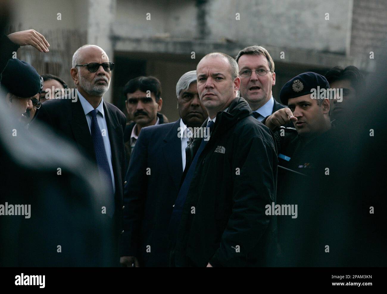Pakistani police officers and members of the anti-terror team from ...