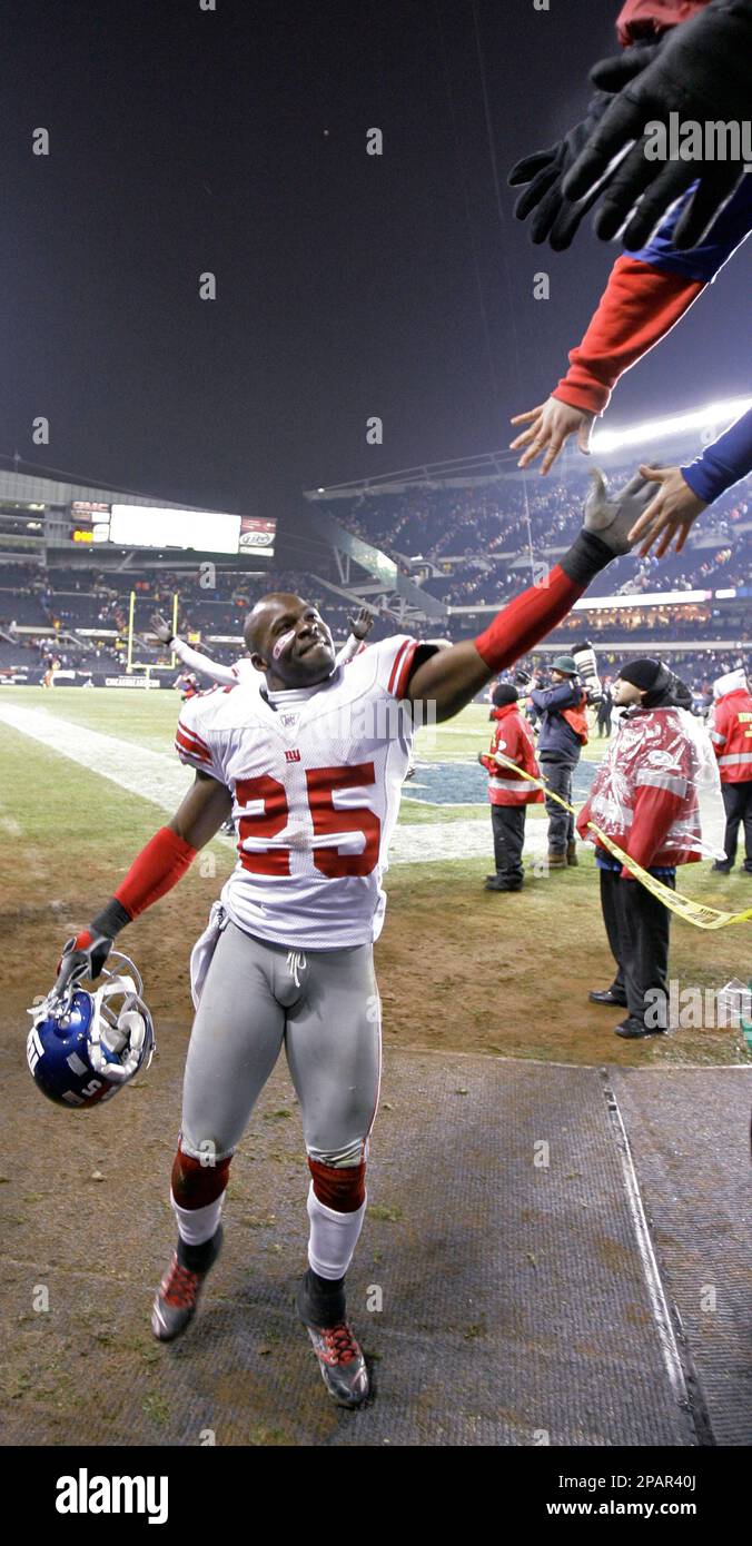 New York Giants' R.W. McQuarters celebrates with fans after the Giants ...